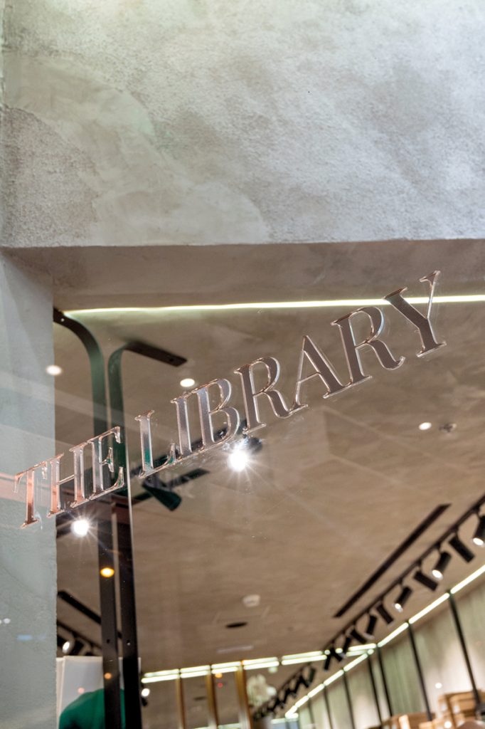 THE LIBRARY | Chic